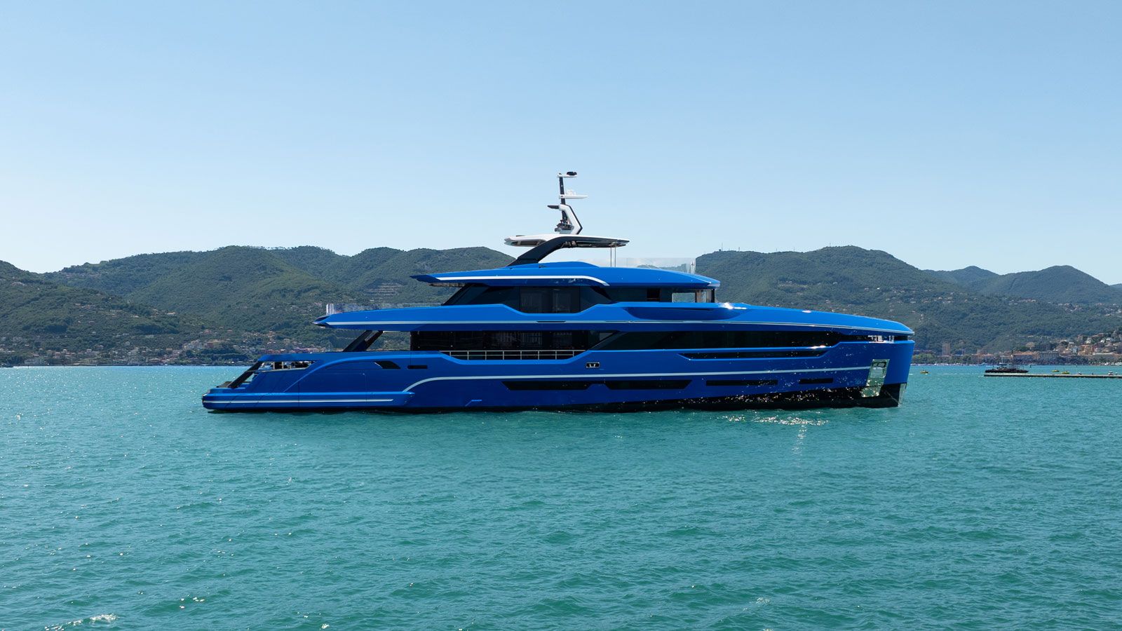 Baglietto launches striking cobalt blue DOM 133 superyacht Sui Generis